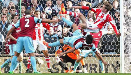 West Ham visit Stoke – Under The Hammers